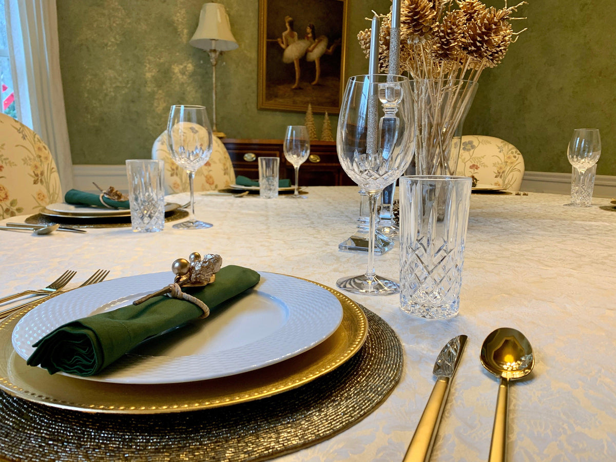 Round Saxony Damask Table Topper With Elastic